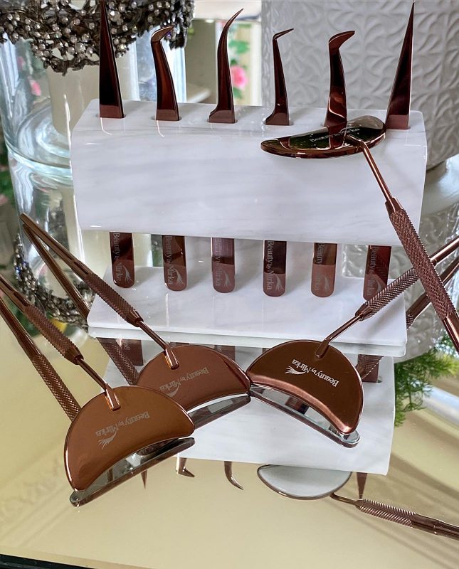 HALF MOON EYELASH EXTENSION MIRROR - Beauty Education